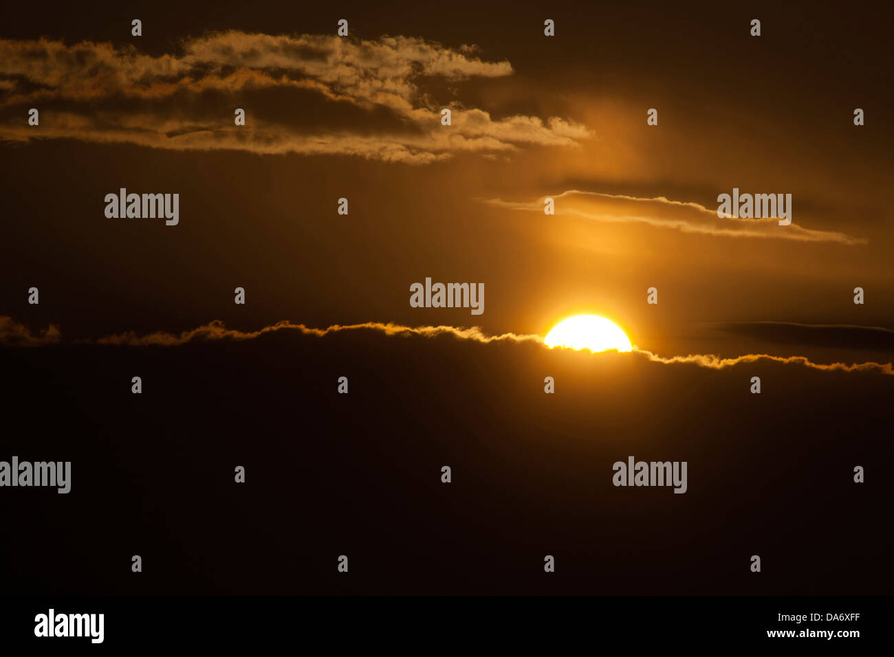Dark moody sunset hi-res stock photography and images - Alamy