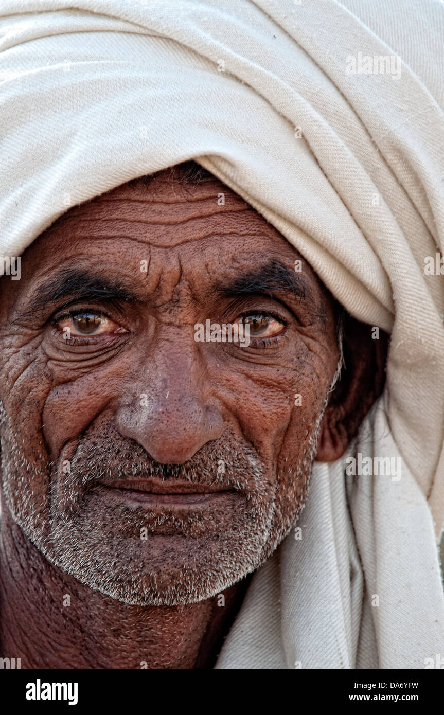 Portrait of man wearing a big turban in Kutch area. Gujarat. India ...