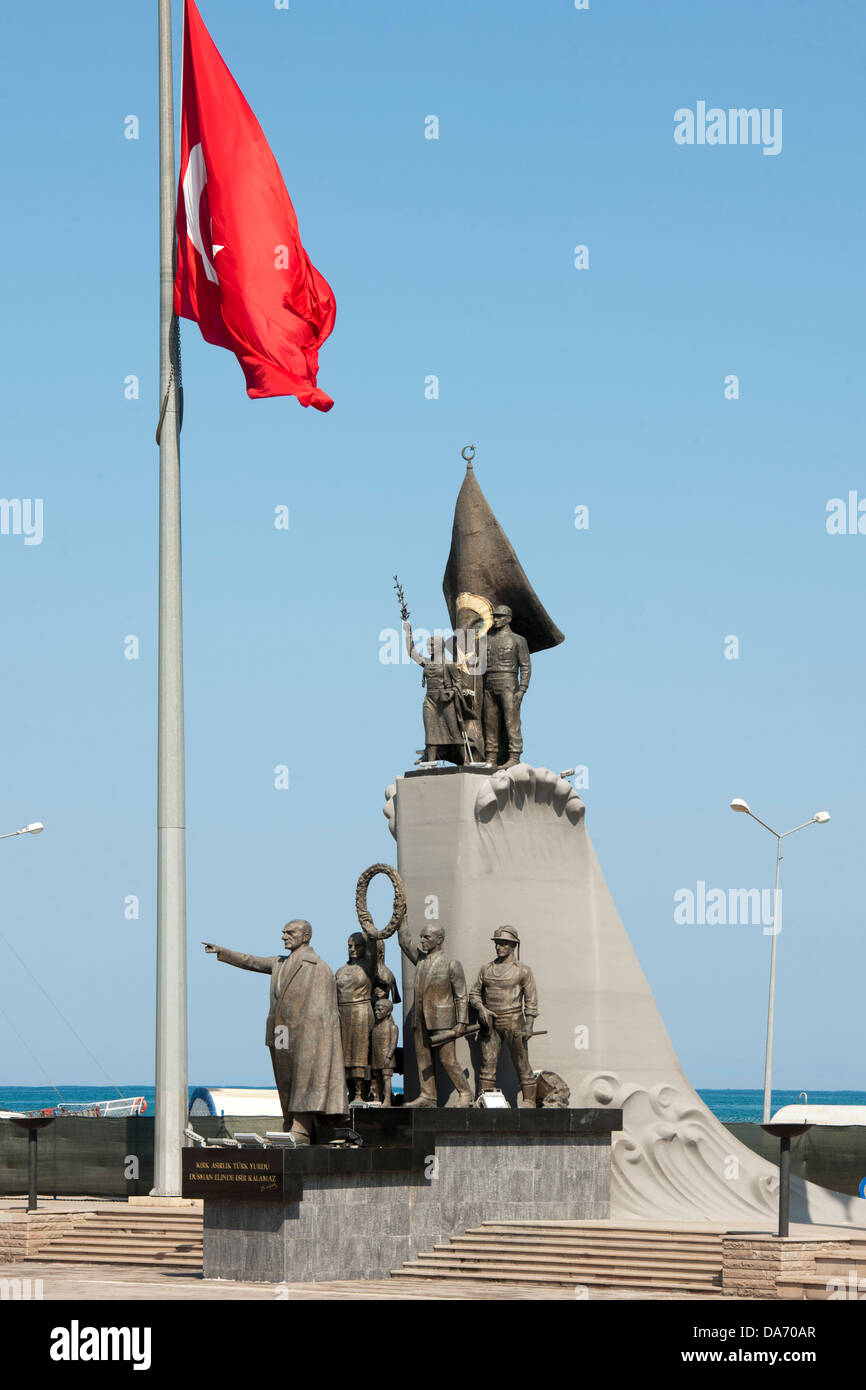 Türkei, Provinz Hatay (Antakya), Iskenderun, Atatürk-Denkmal Stock ...