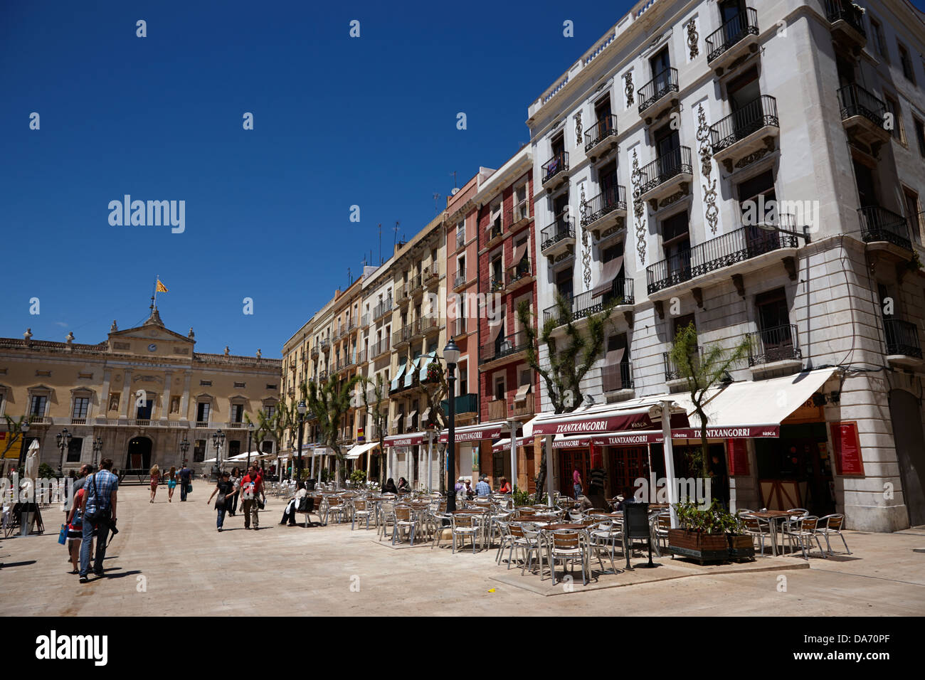 Plaça de la font hi-res stock photography and images - Alamy