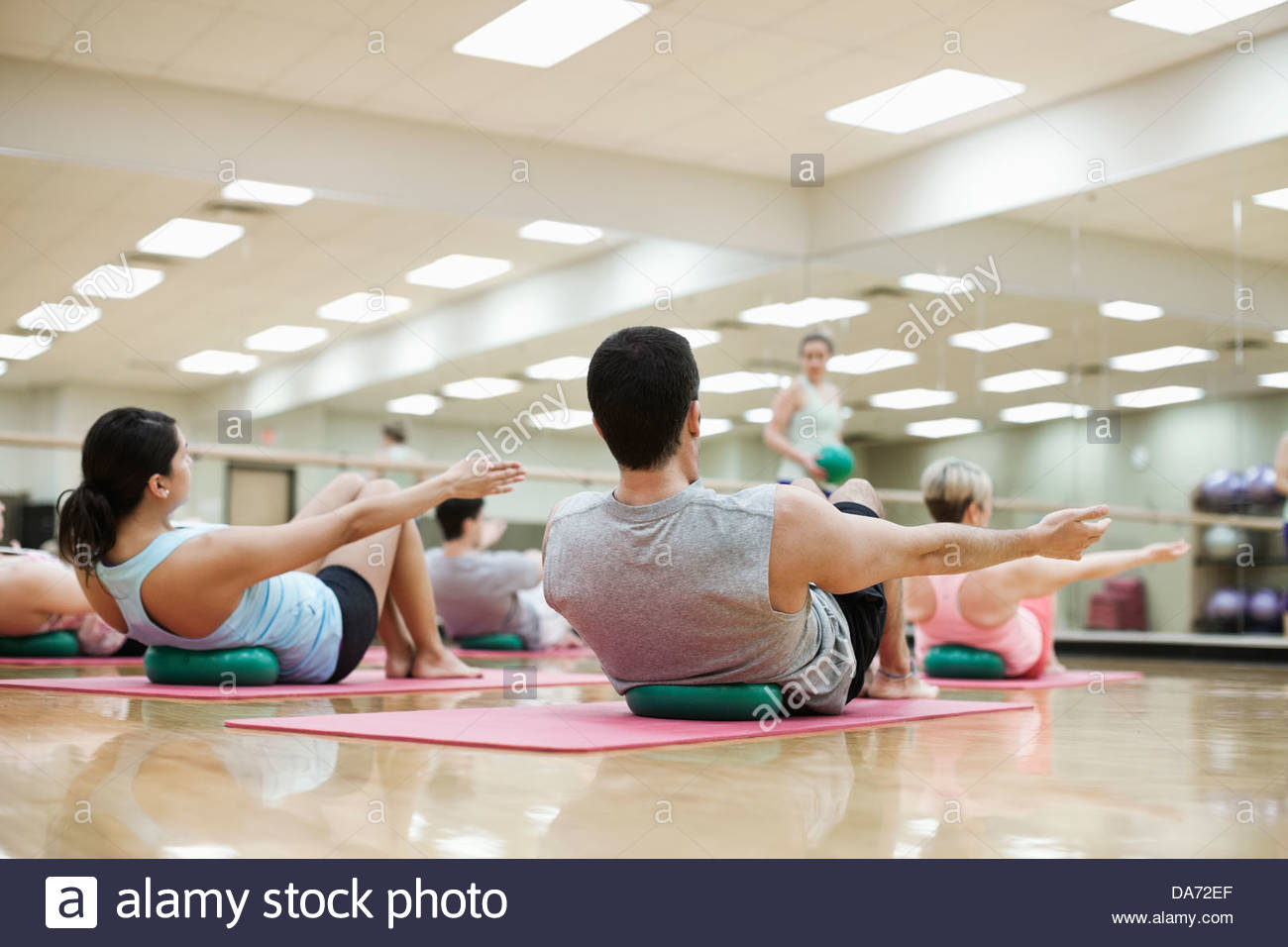 Sit down fitness hi-res stock photography and images - Alamy