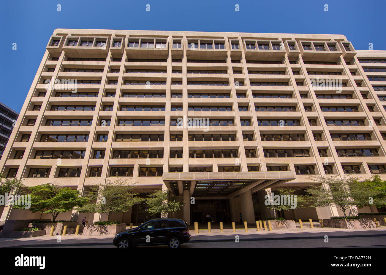 Imf headquarters building washington dc hi-res stock photography and ...
