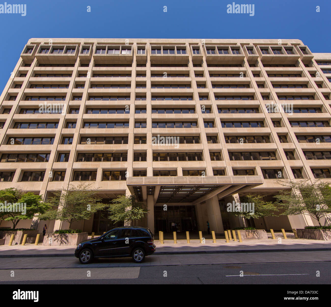WASHINGTON, DC, USA - International Monetary Fund building, also known ...