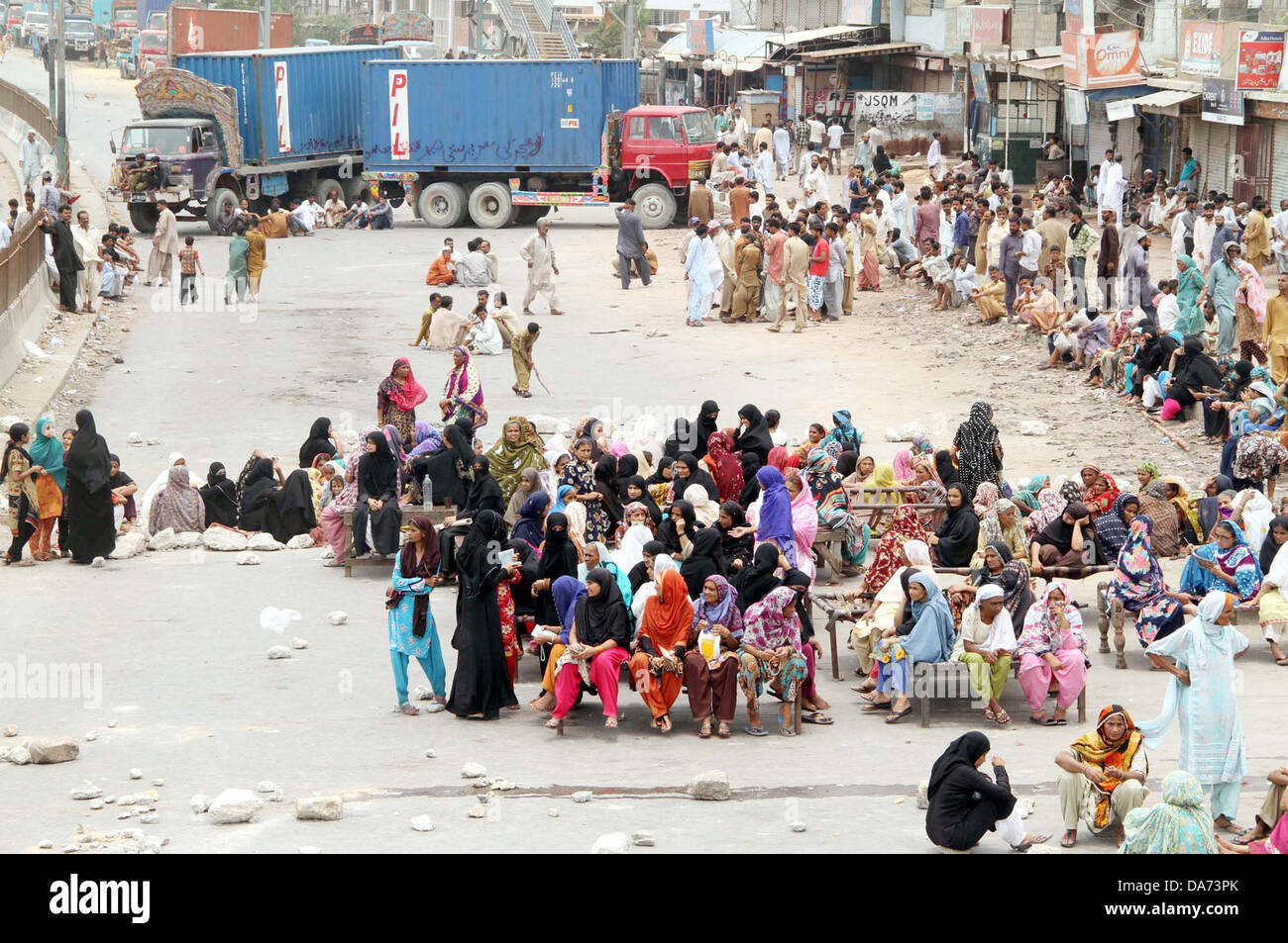 Residents of Lyari are protesting against clashes between two armed ...