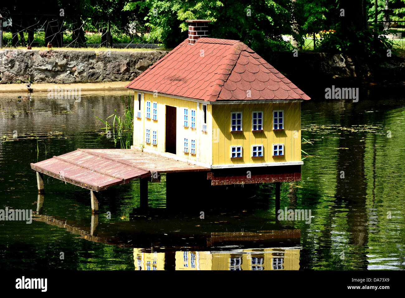 Swan house High Resolution Stock Photography and Images - Alamy