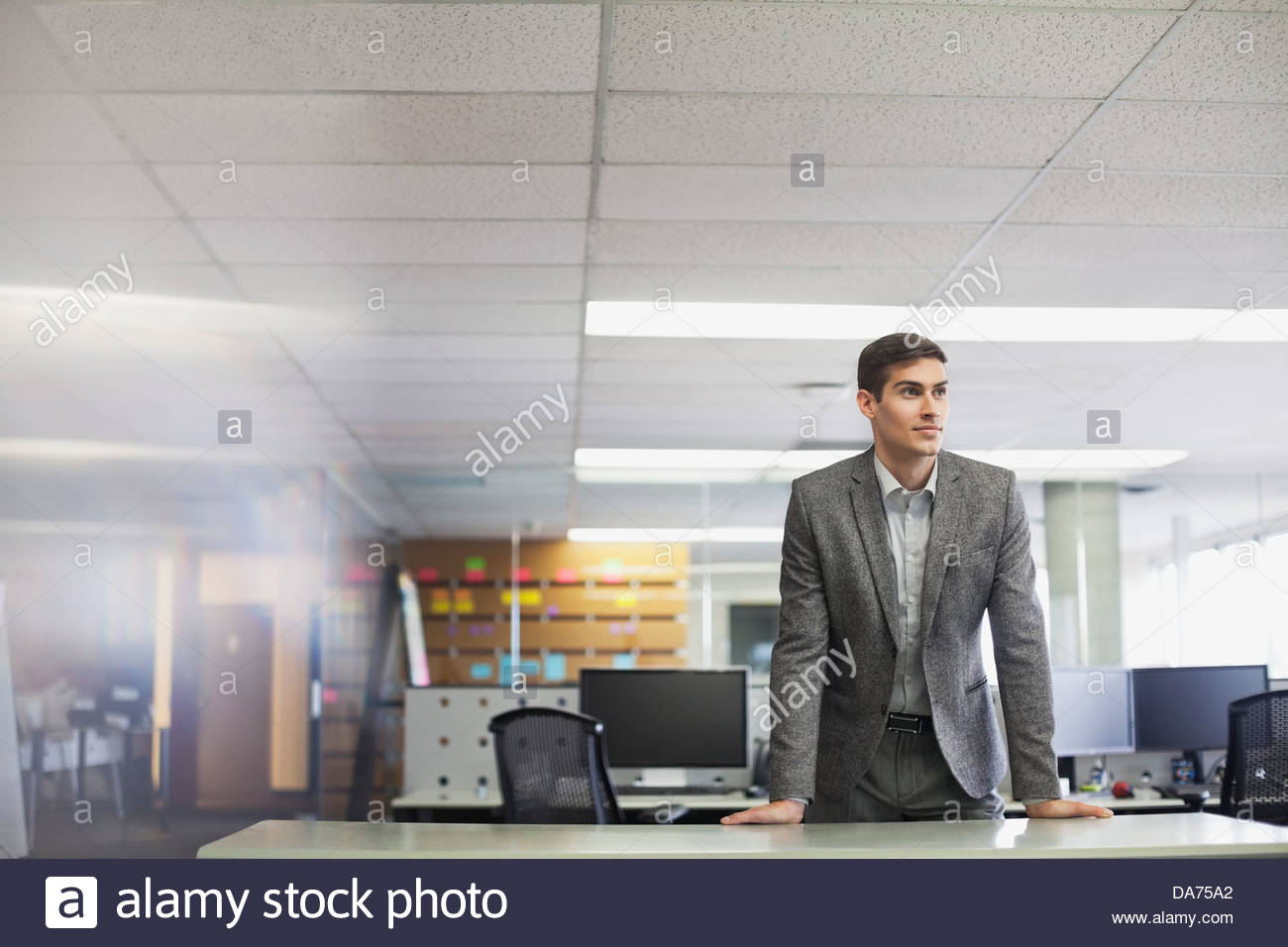 Person leaning on desk hi-res stock photography and images - Alamy