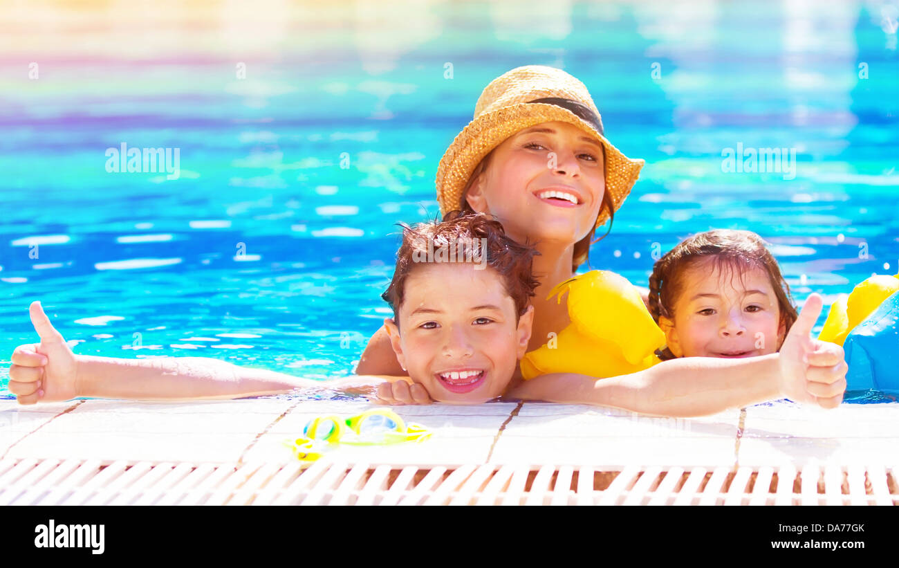 Kids at the pool hi-res stock photography and images - Alamy