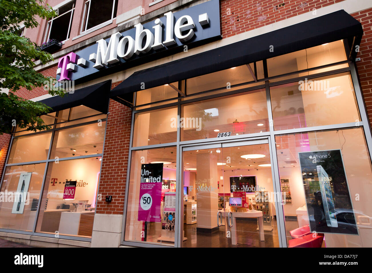 T Mobile storefront Stock Photo - Alamy