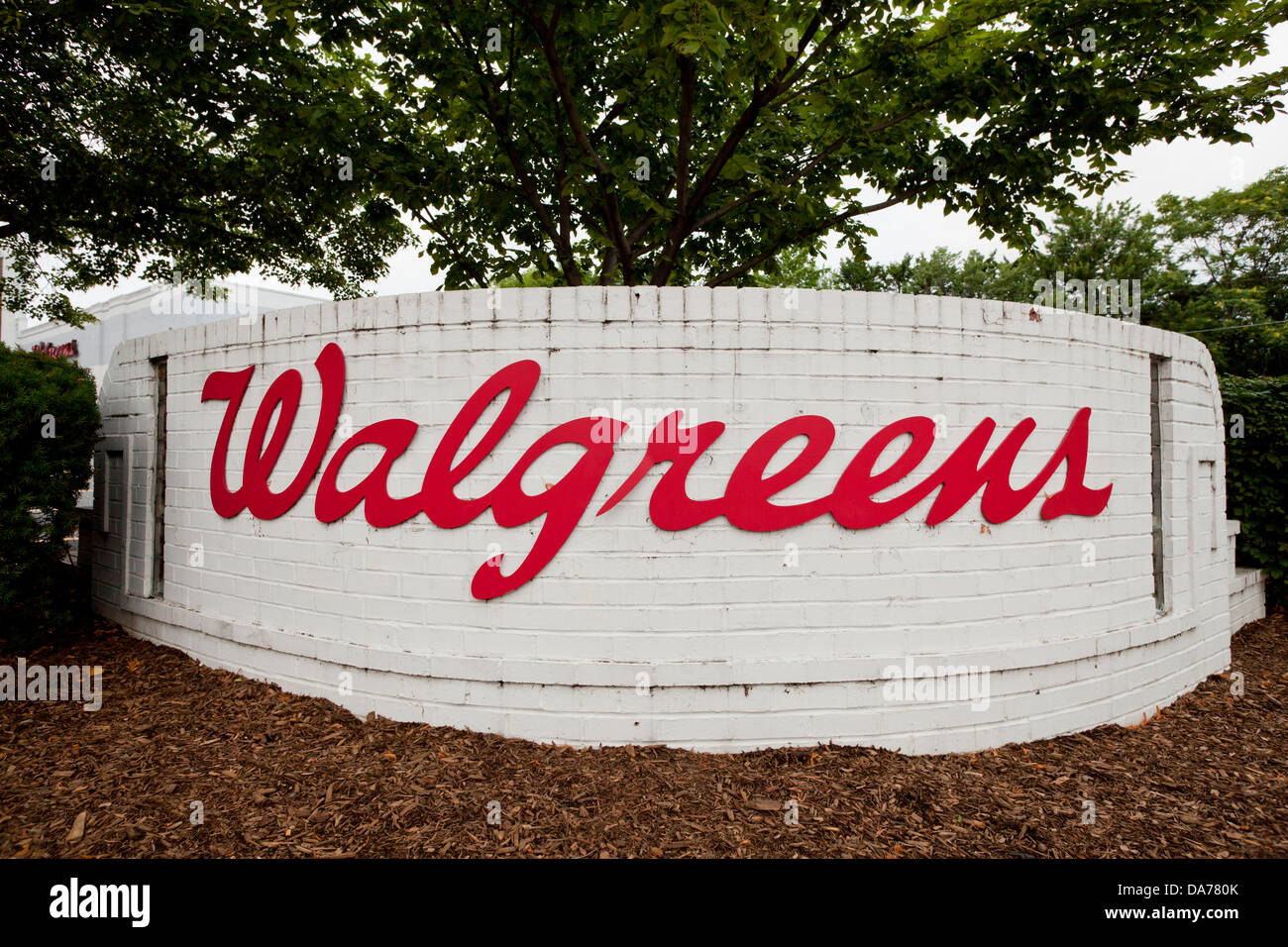Walgreens sign hi-res stock photography and images - Alamy