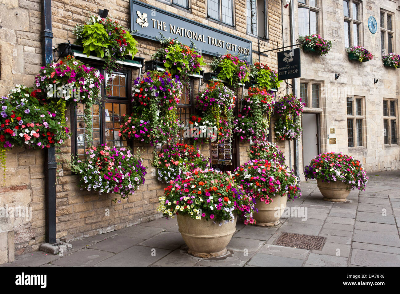 Gift souvenier shop hi-res stock photography and images - Alamy