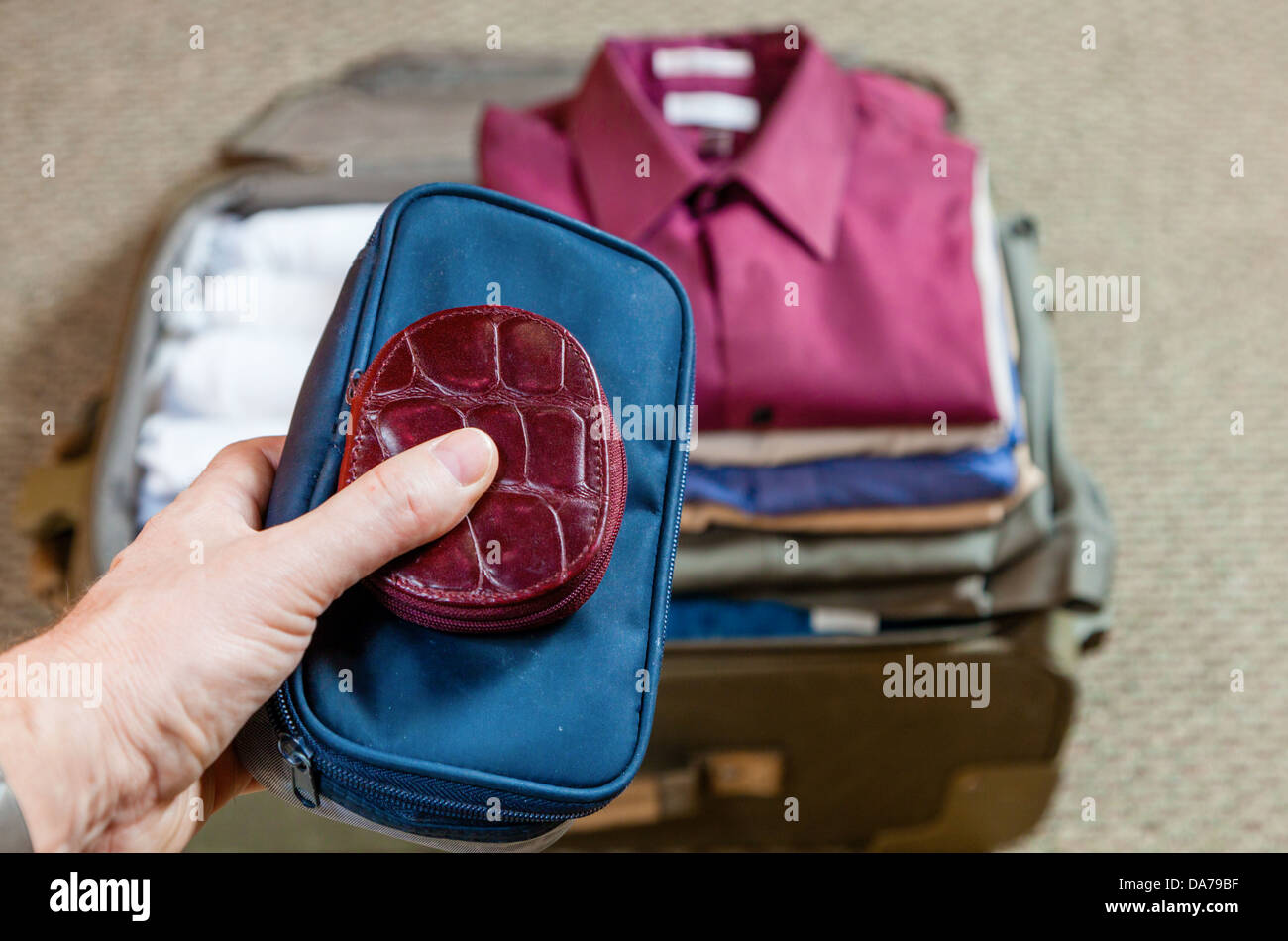 Packing luggage hi-res stock photography and images - Alamy