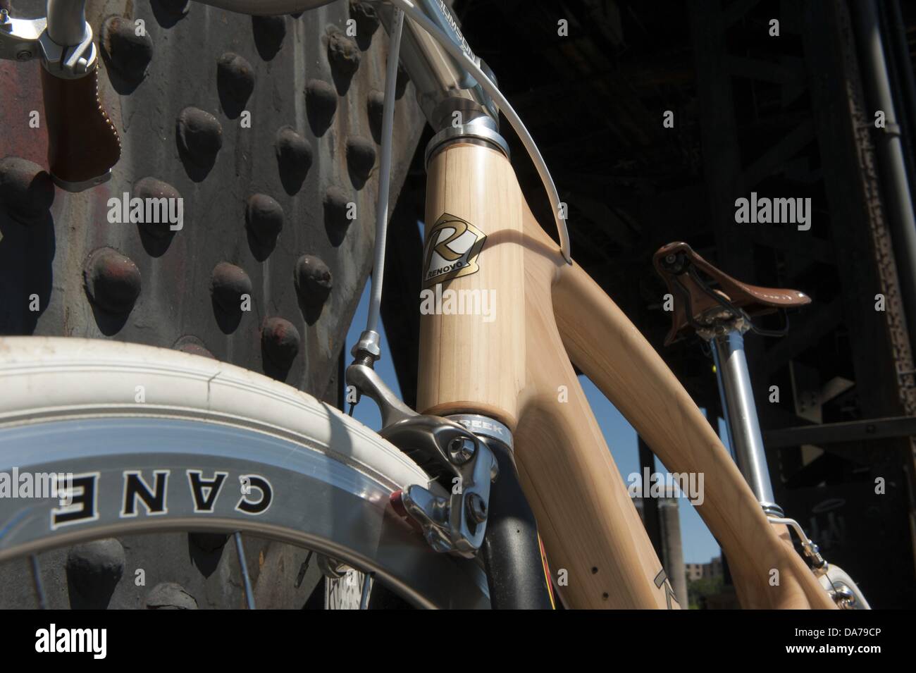 Steel tubular frames hi-res stock photography and images - Alamy