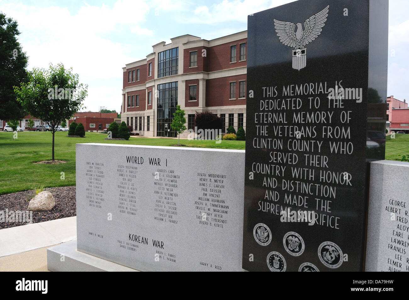 Veterans memorial court hi-res stock photography and images - Alamy