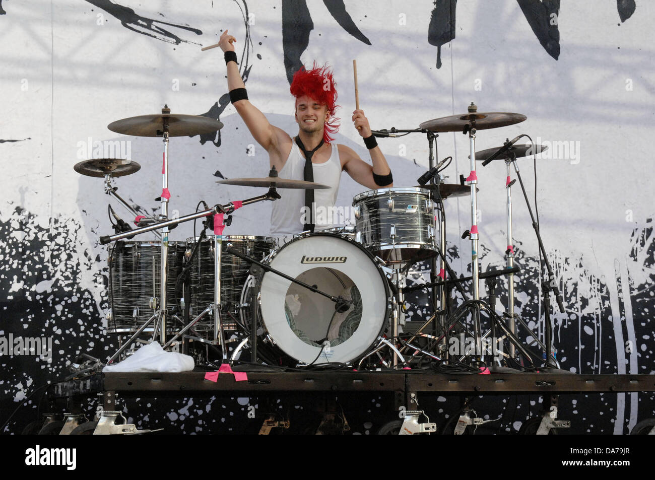 Oct. 17, 2011 - Raleigh, North Carolina, USA - Musician AREJAY HALE of ...