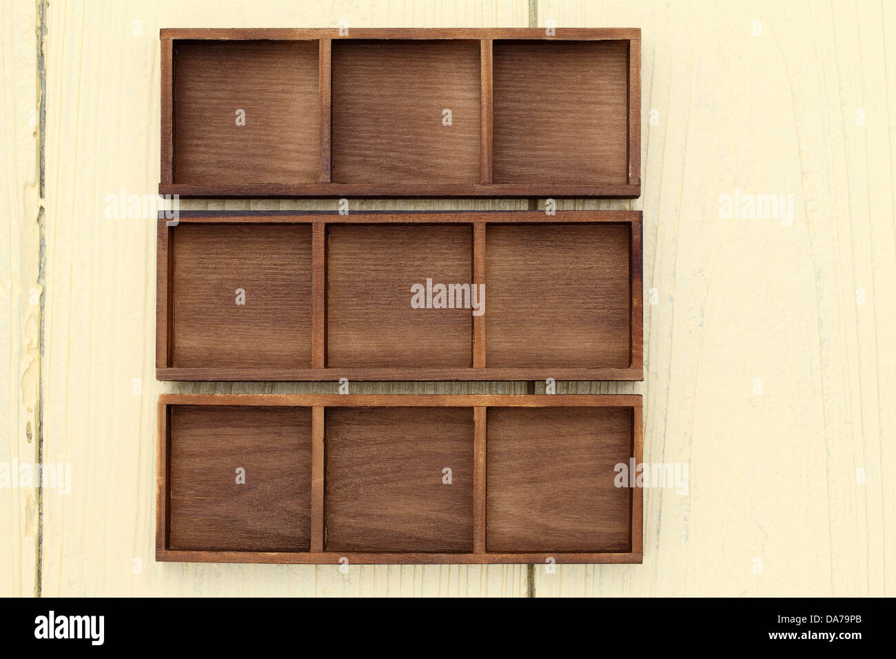 empty wooden box on table Stock Photo - Alamy