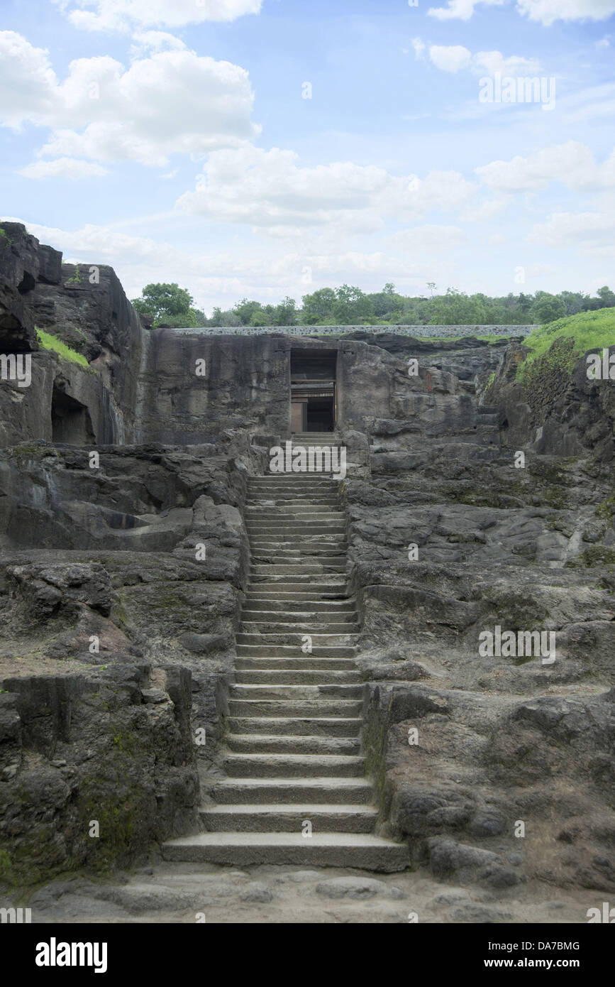 Cave 14 : General View of the steps which lead to cave, Ellora Caves ...