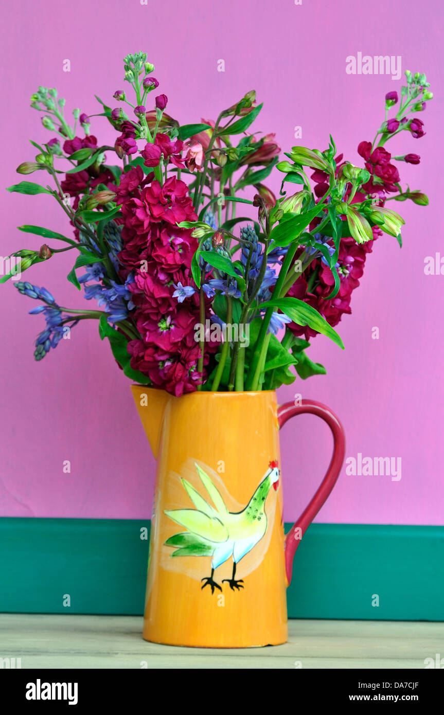 A vase of cut flowers Stock Photo - Alamy