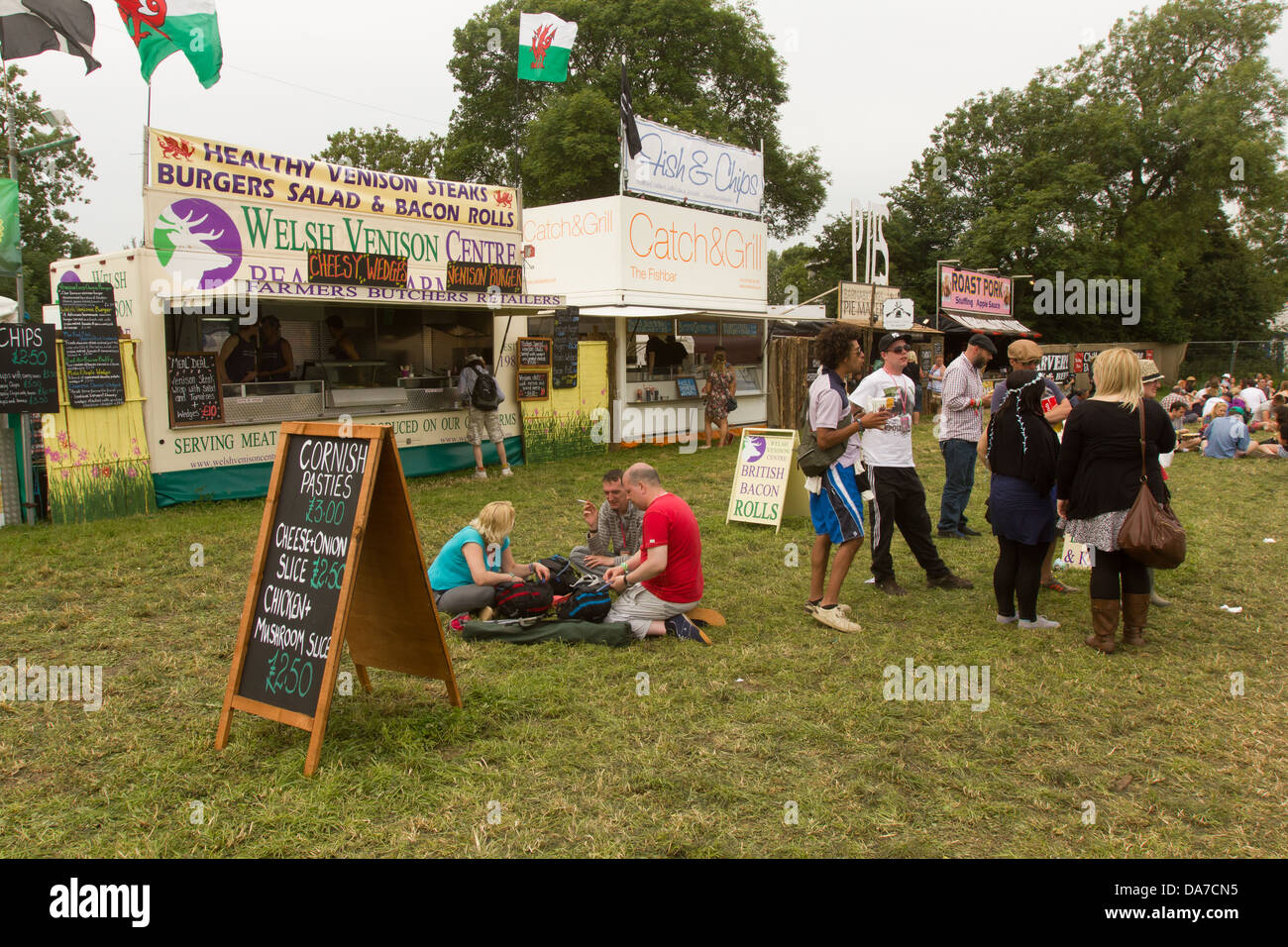 Glastonbury festival food stalls hi-res stock photography and images ...