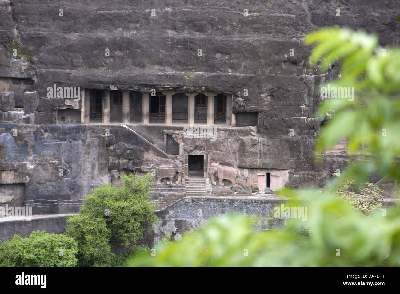 Elephant columns hi-res stock photography and images - Alamy