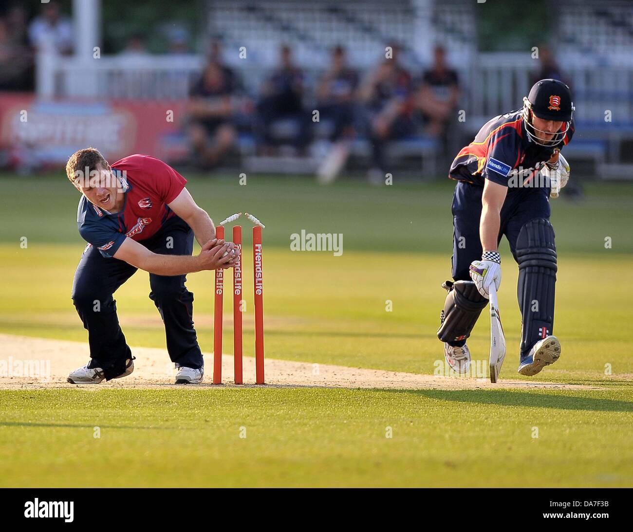 Canterbury, UK. 5th July, 2013. Hamish Rutherford (Essex) runs in as ...