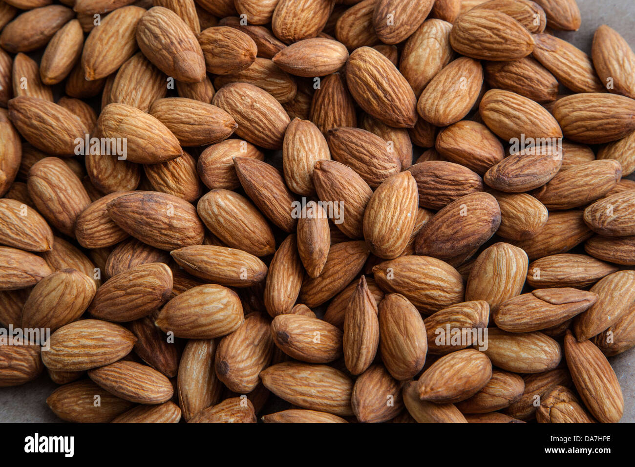 Almonds hi-res stock photography and images - Alamy