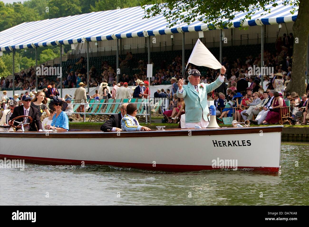 Henley-on-Thames, Oxfordshire, UK. 06th July, 2013. An umpire in action ...