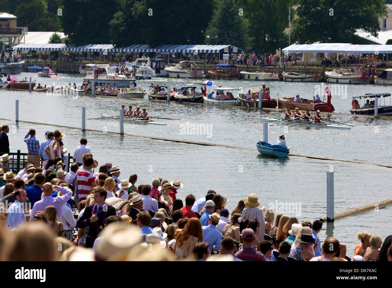 Henley-on-Thames, Oxfordshire, UK. 06th July, 2013. Pleasure craft line ...