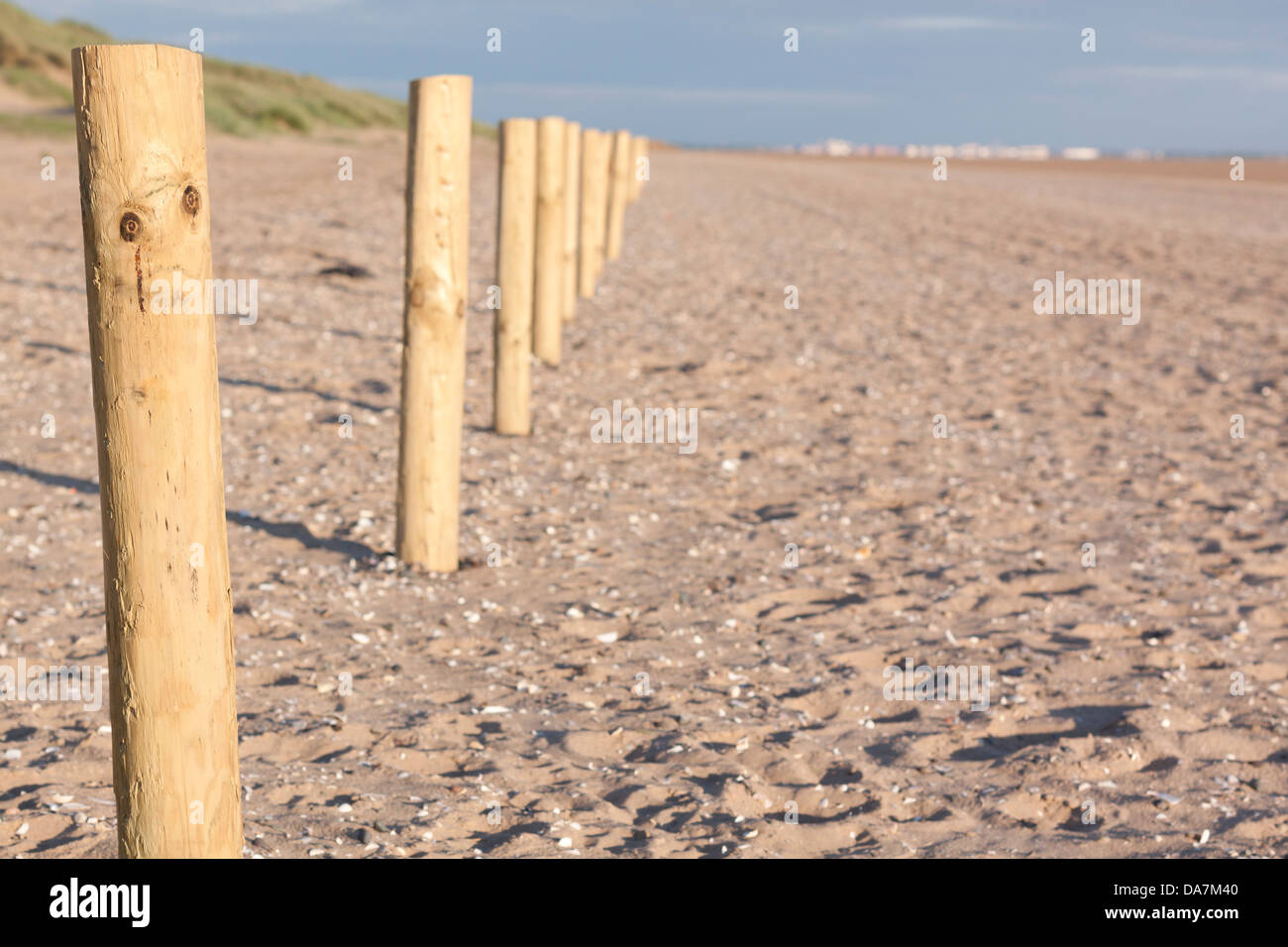 Line wooden poles hi-res stock photography and images - Alamy