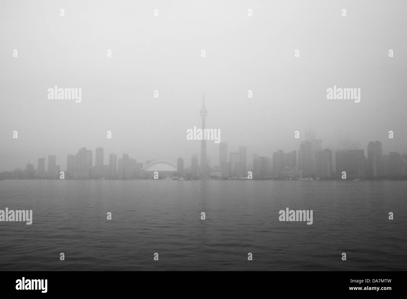 Toronto city skyline black white hi-res stock photography and images ...