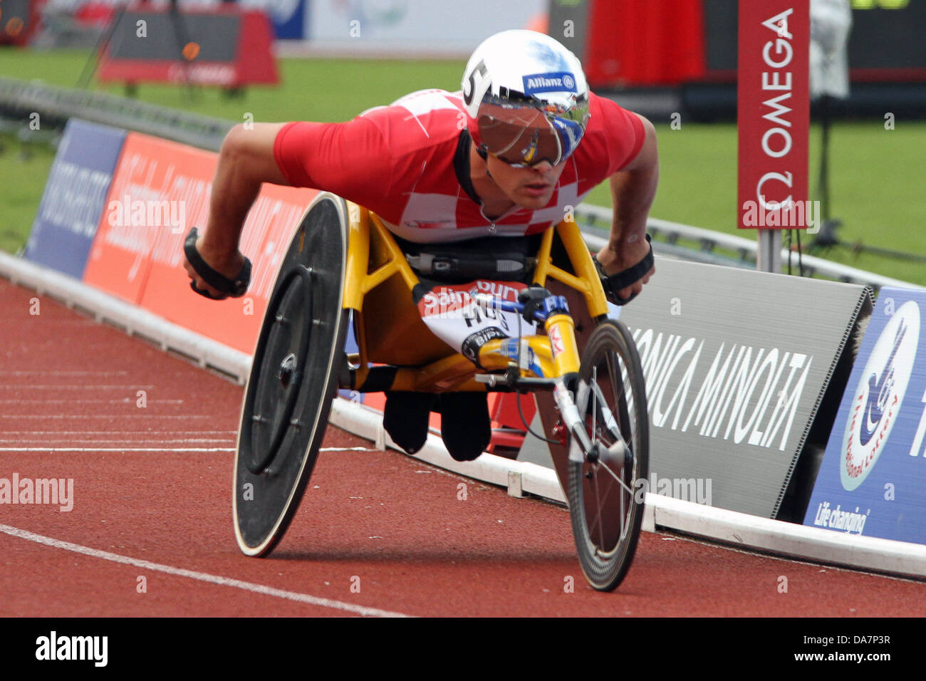 Marcel Hug (Switzerland) in the mens T54 mile at the Sainsbury’s IPC ...