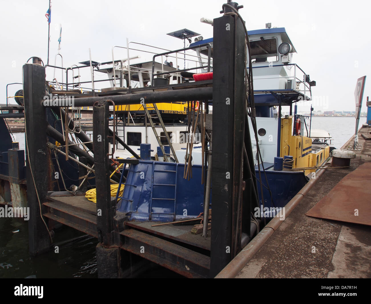 Eni oil rig hi-res stock photography and images - Alamy