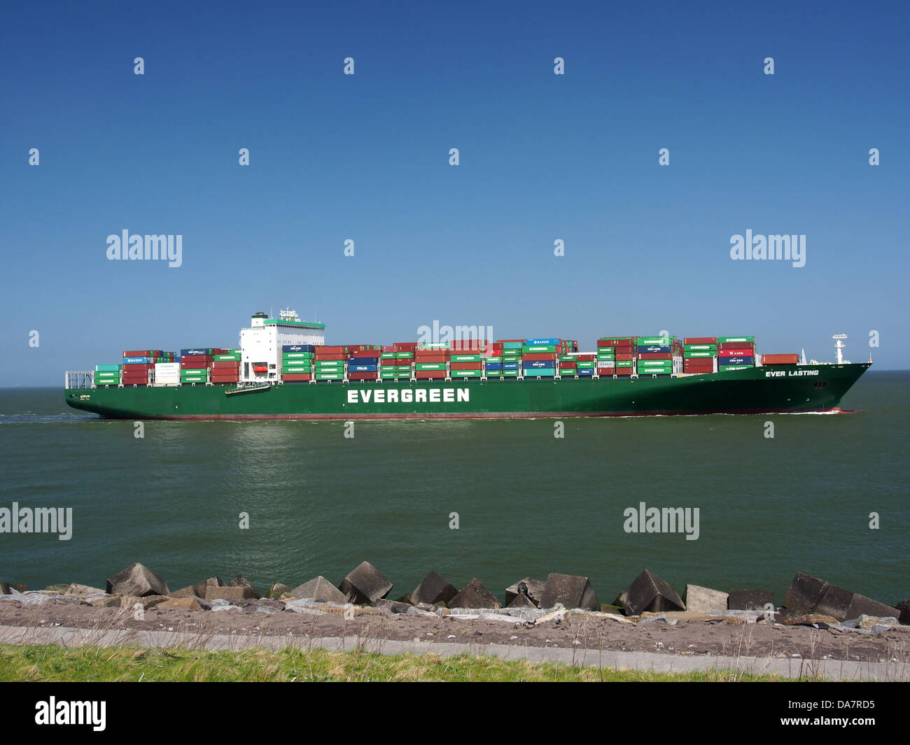 The Ever Lasting, registered under IMO number 9595450, is a container ...