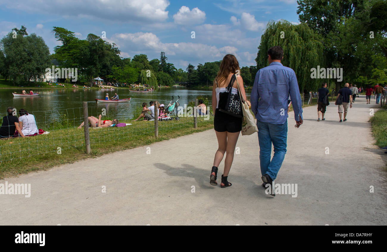 Paris, France, Teenage Couples Promenading in Public Park, "Bois de ...