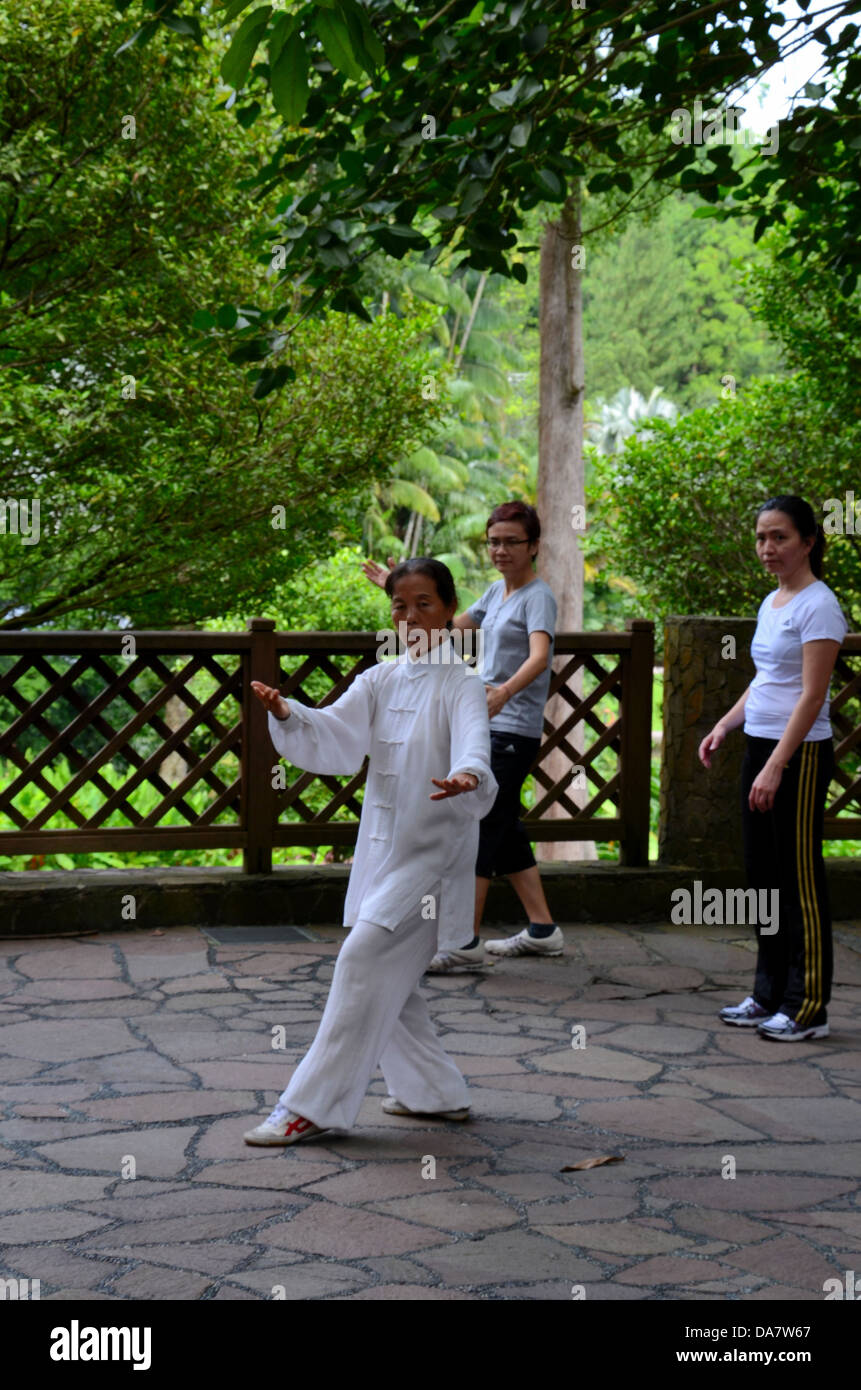 Singapore botanic gardens exercise hi-res stock photography and images ...