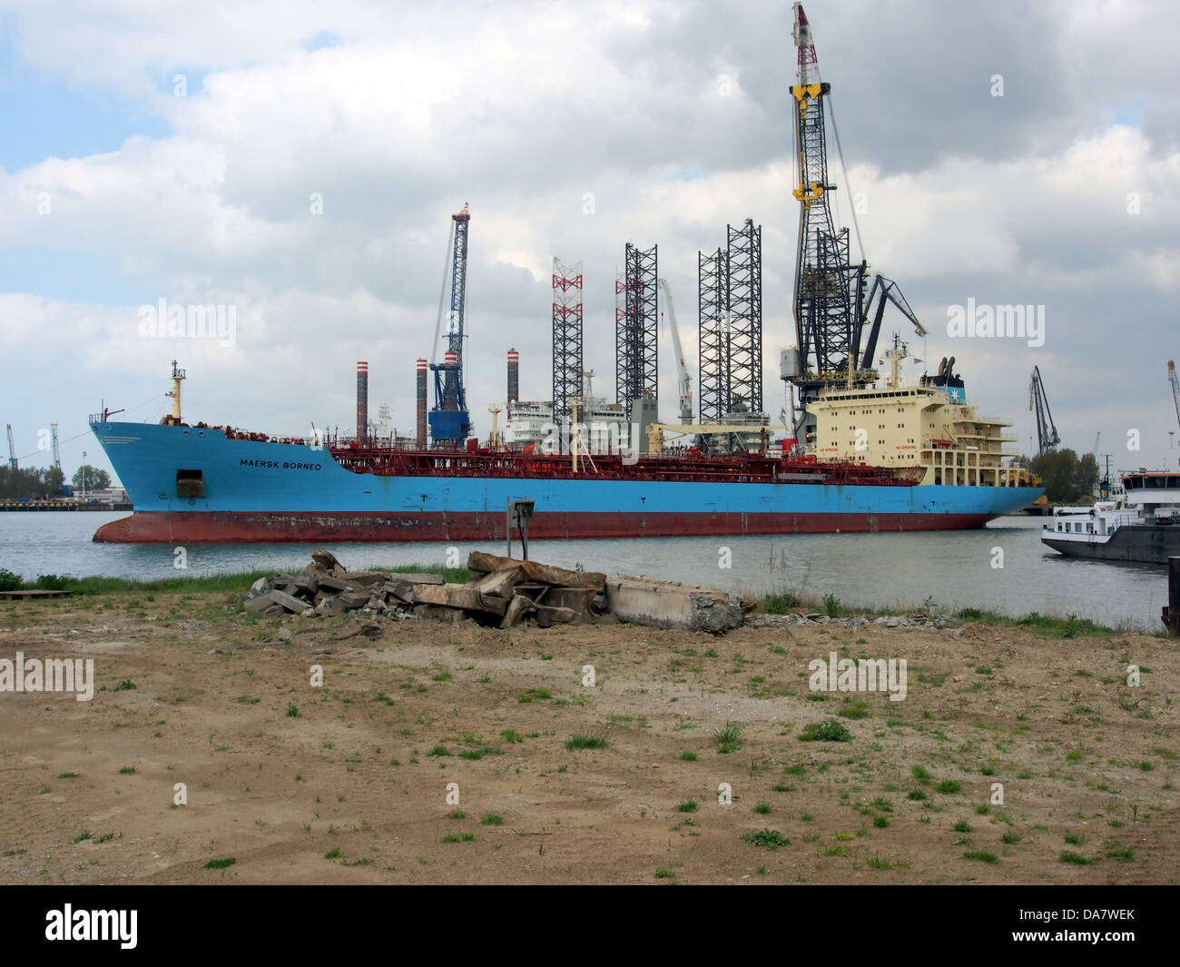 Maersk borneo ship hi-res stock photography and images - Alamy
