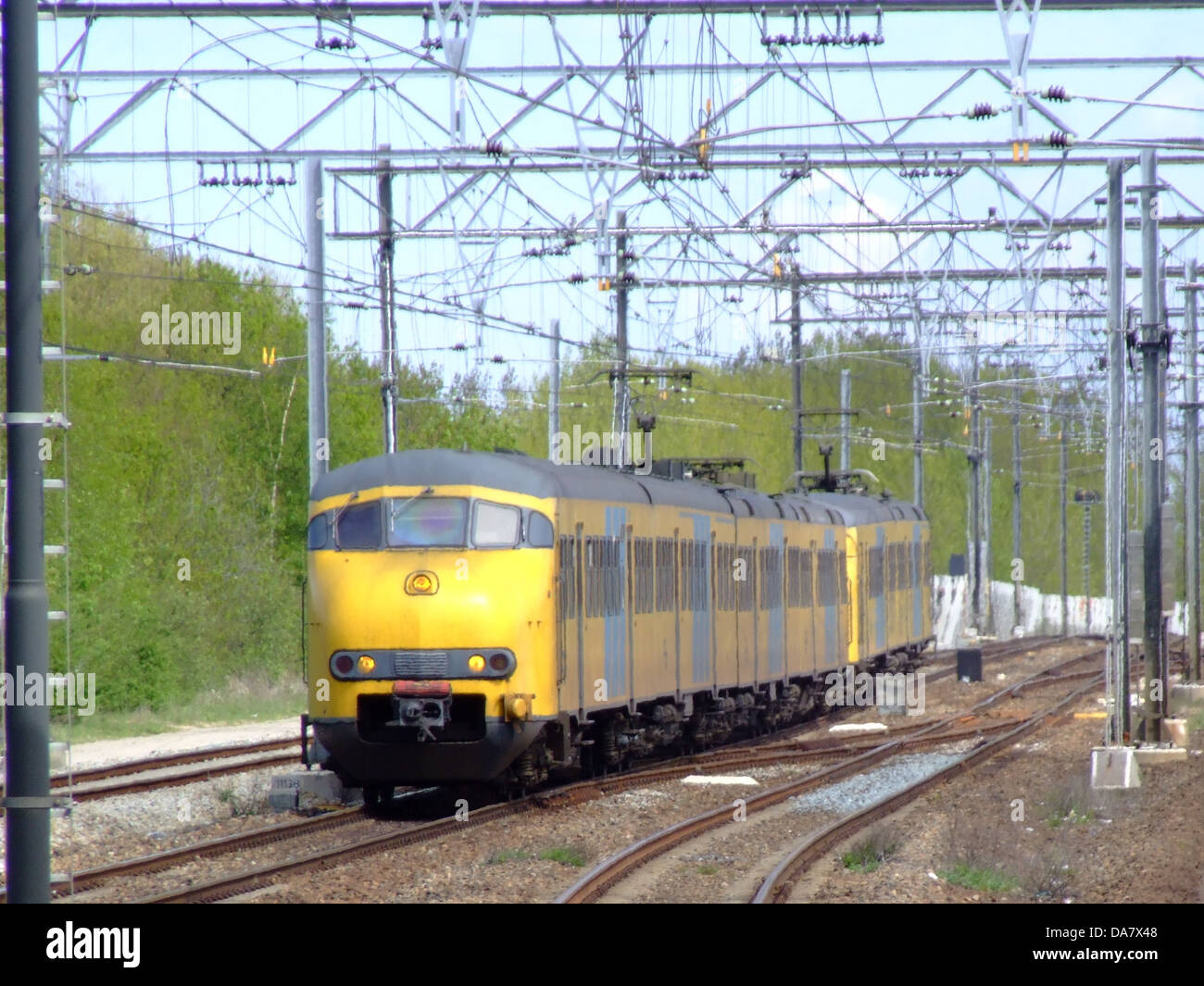 The NS Hondekop is a distinctive Dutch electric multiple unit train ...