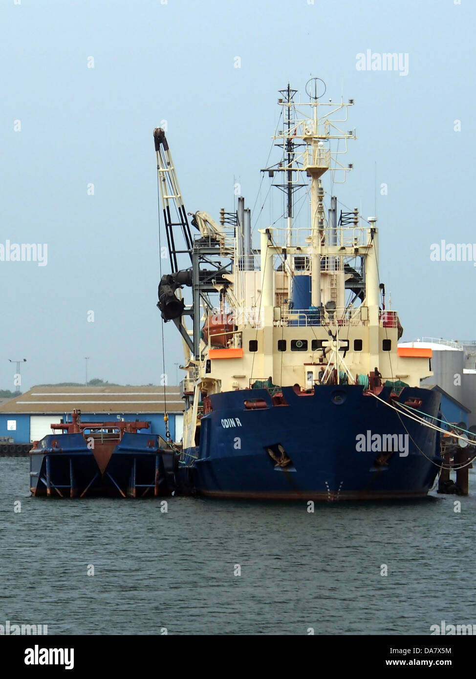 The ship ODIN R, with IMO number 8422723 and callsign P3GX7, is a bulk ...