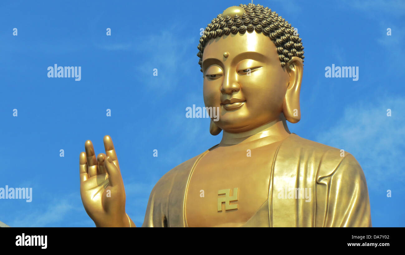 The portrait of Buddha statue Stock Photo - Alamy