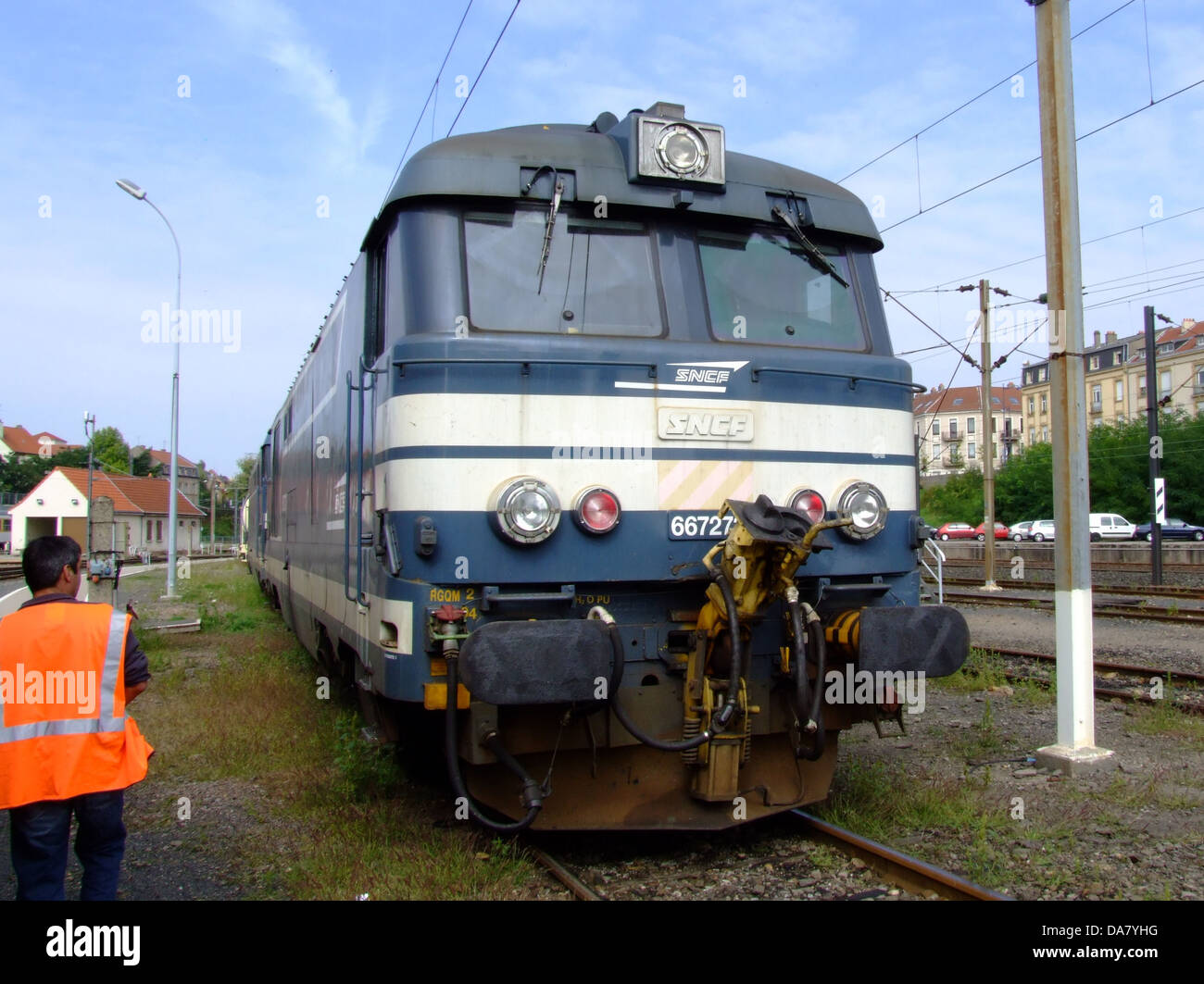 The image shows a specialized railcar, SNCF 667273, designed to assist ...