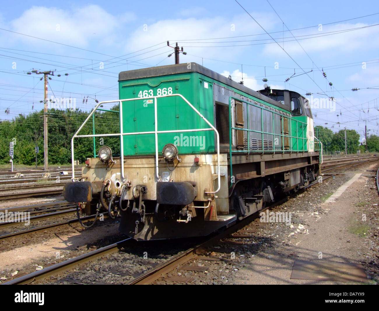 This image shows the SNCF Fret 463868, a freight train operated by the ...
