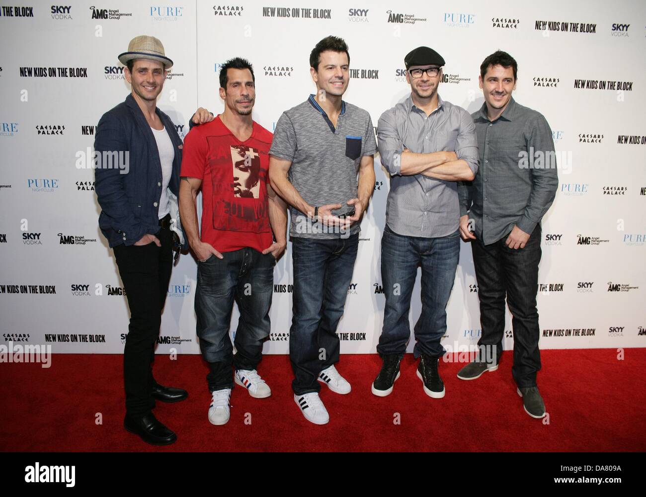 Jonathan knight and danny wood nkotb hi-res stock photography and ...