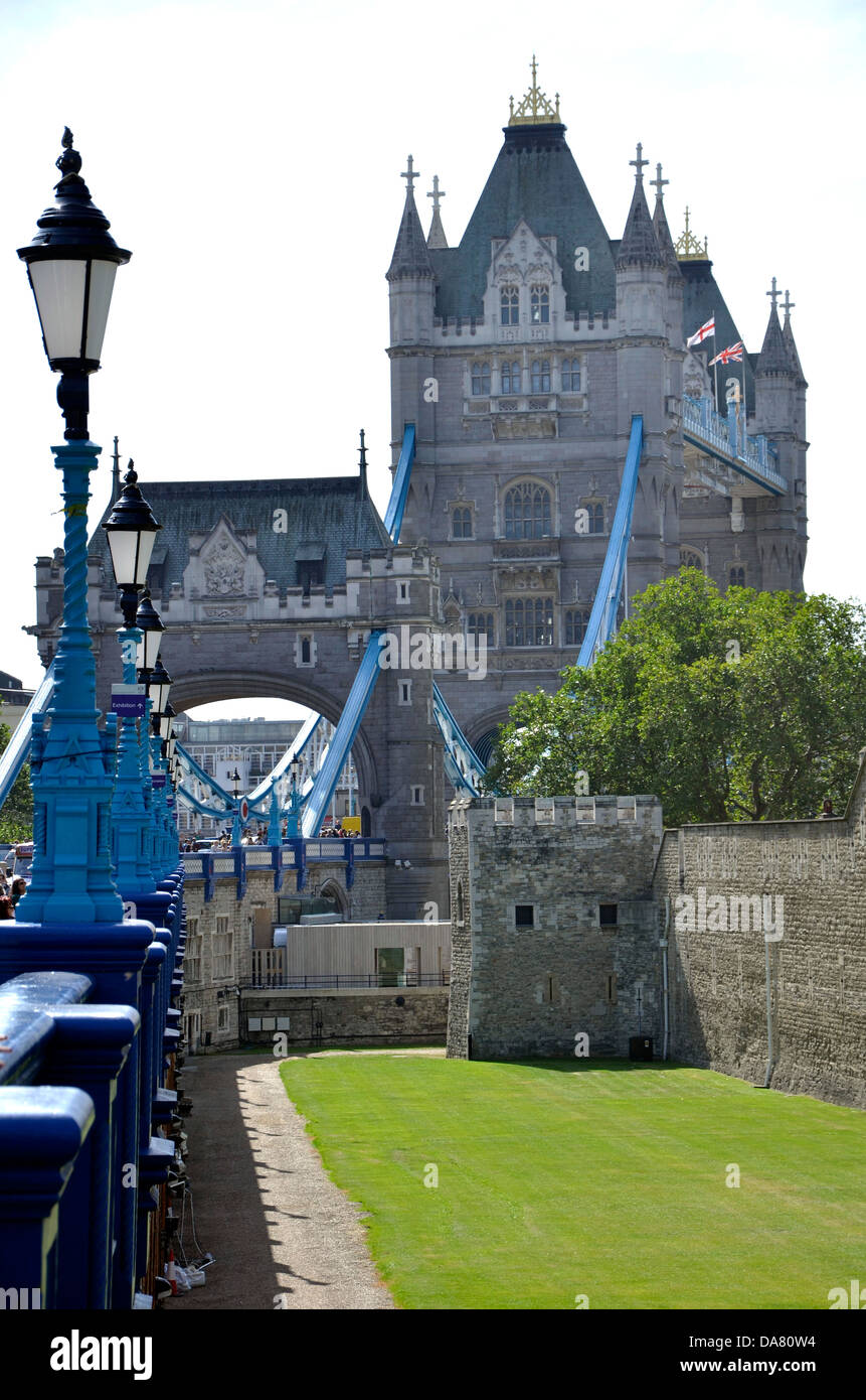 London bridge underground station sign hi-res stock photography and ...
