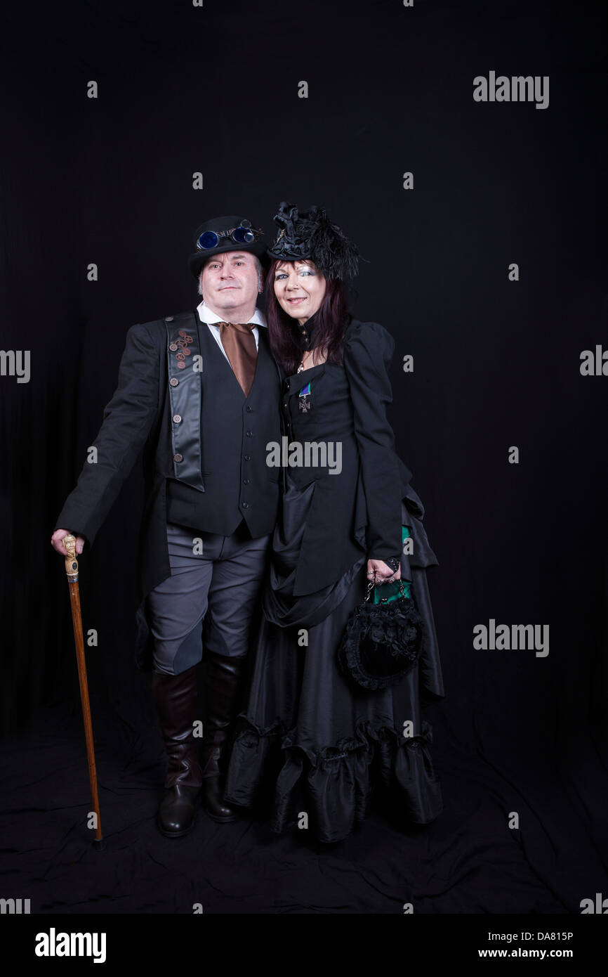 Steampunk couple hi-res stock photography and images - Alamy