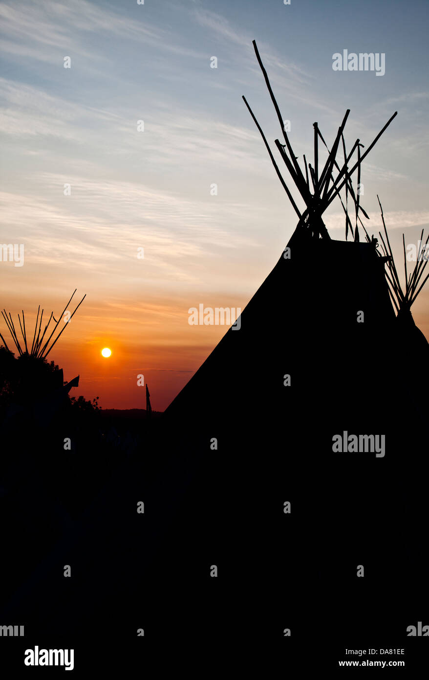 Tipis hi-res stock photography and images - Alamy