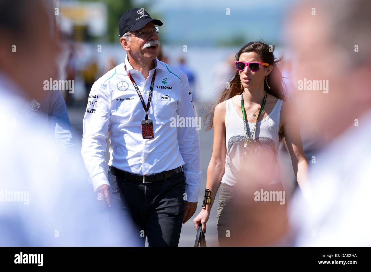 The chairman of Daimler AG, German Dieter Zetsche, and his daughter ...