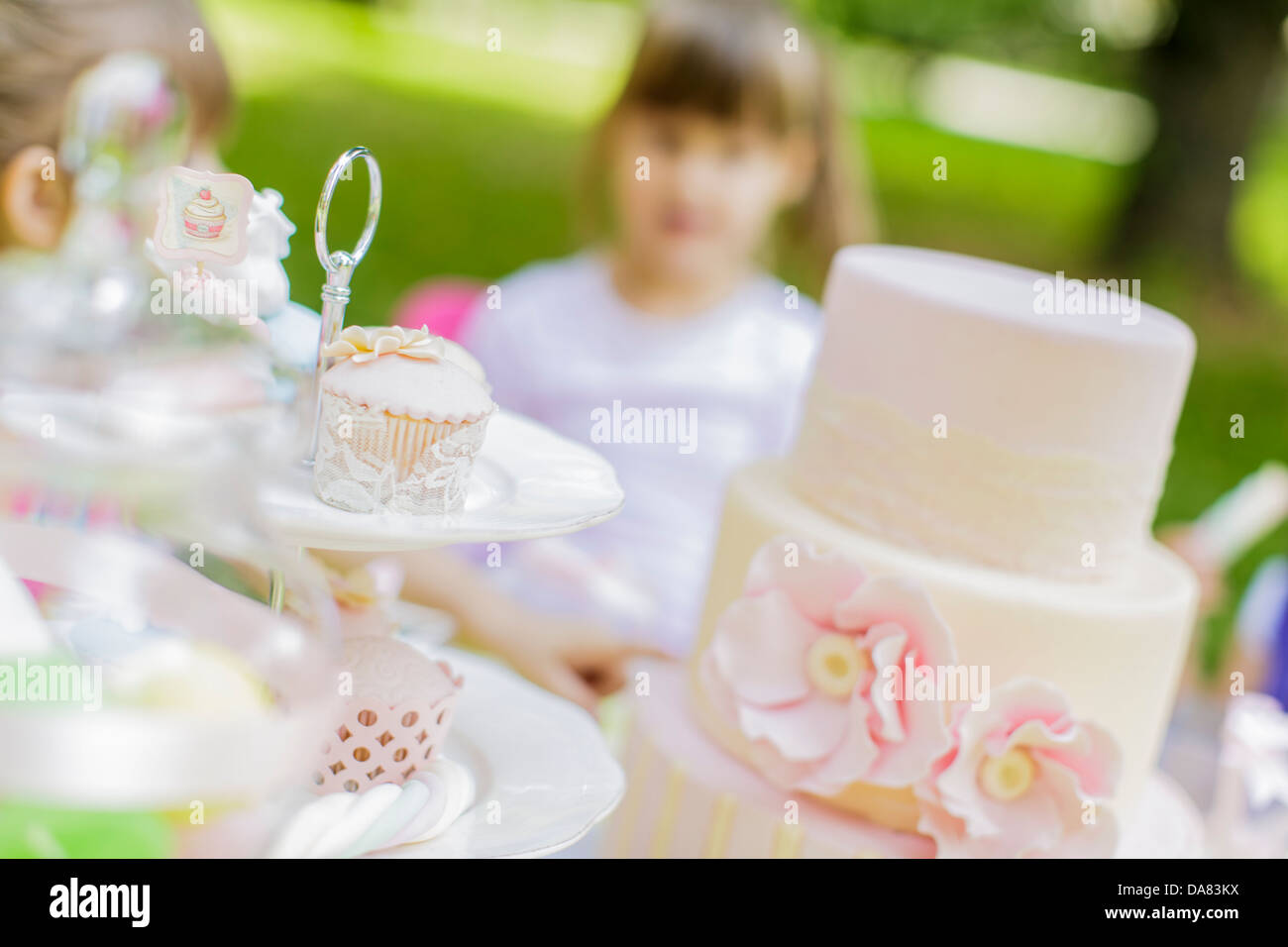 Birthday party children hi-res stock photography and images - Alamy