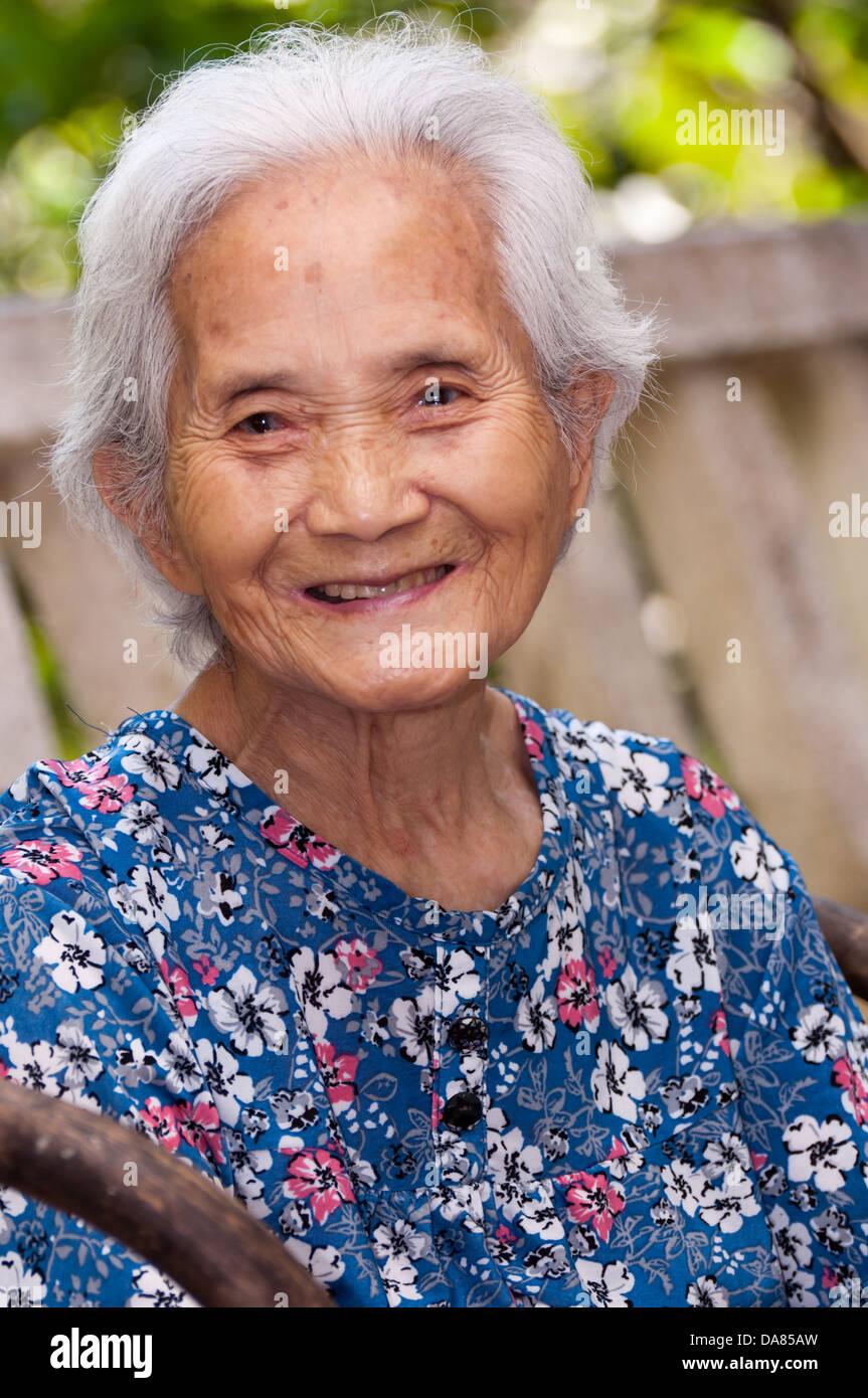 aging - Chinese old woman portrait Stock Photo - Alamy