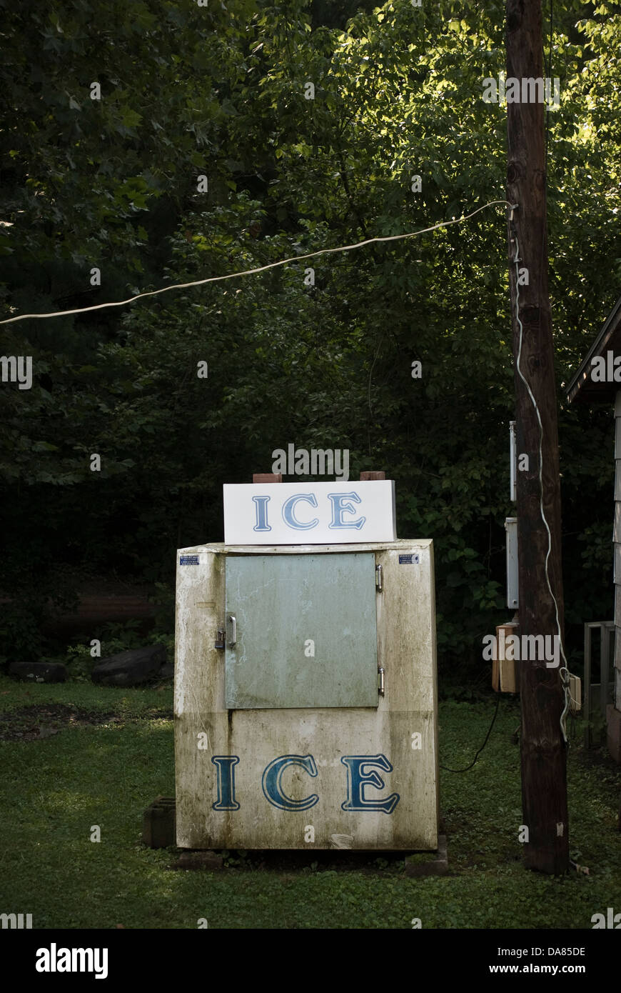 Old ice machine hi-res stock photography and images - Alamy