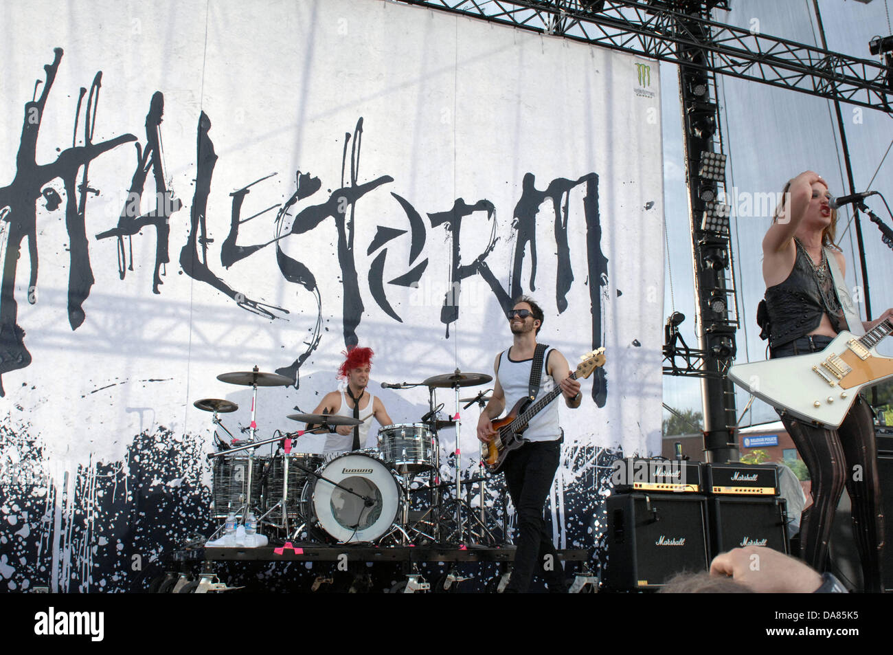 Oct. 17, 2011 - Raleigh, North Carolina, USA - Musician LZZY HALE and ...