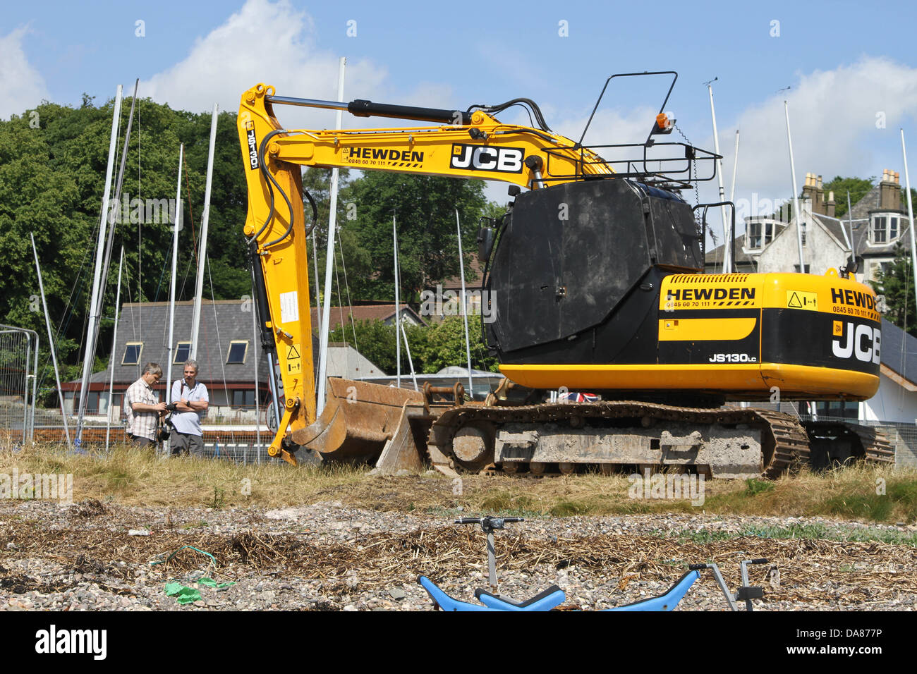 Digger jcb mud yellow hi-res stock photography and images - Alamy